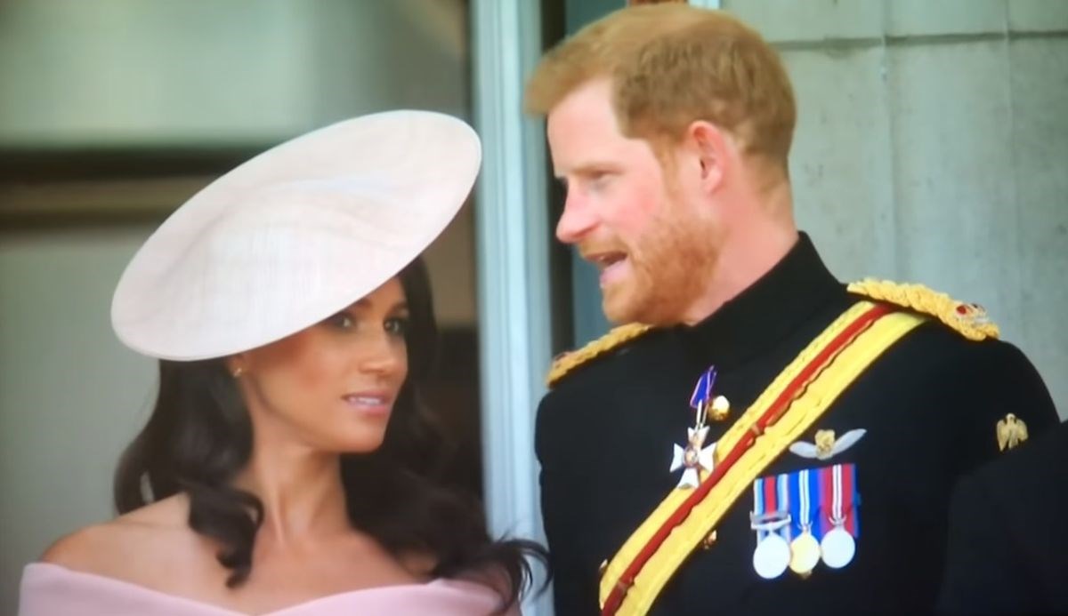 Nije joj bilo lako: Otkriveno što je Harry govorio Meghan na balkonu ...