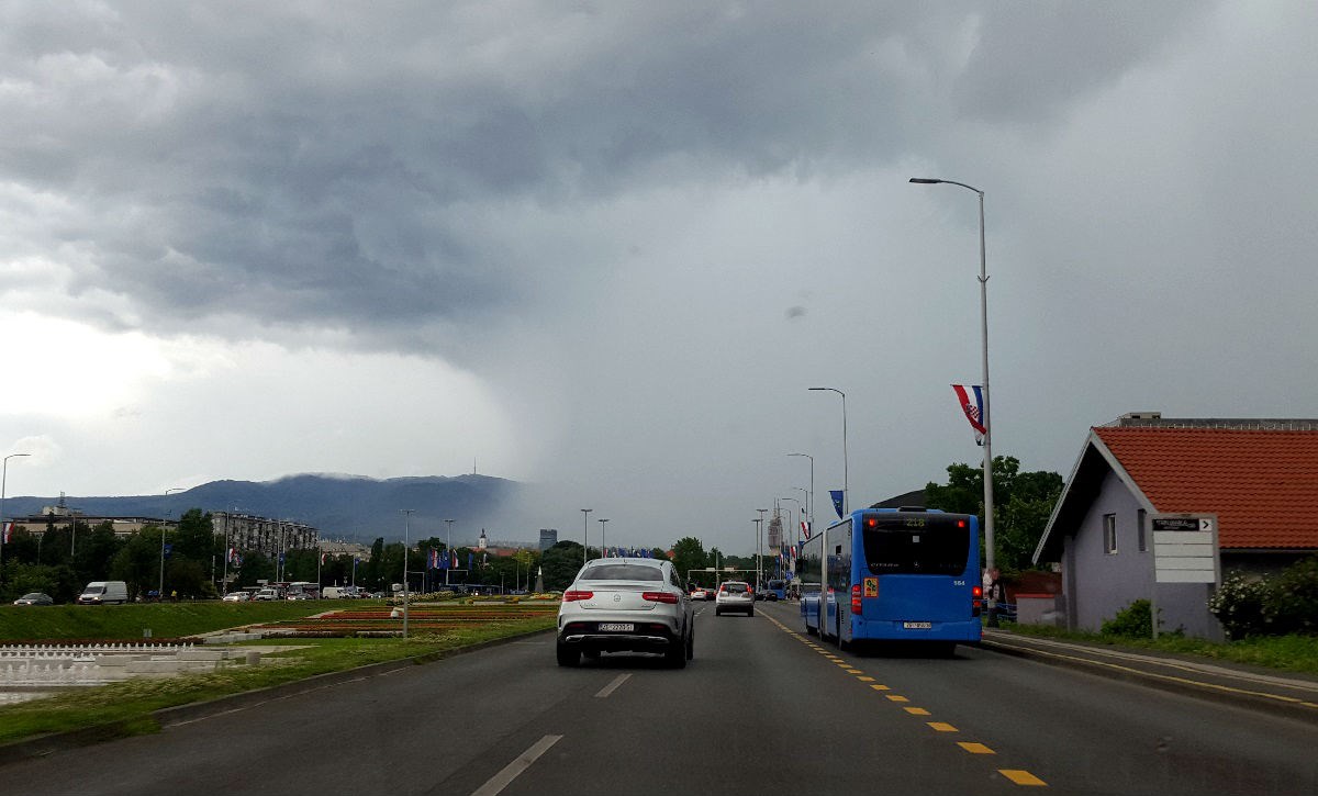VIDEO Snažan pljusak u Zagrebu - Index.hr
