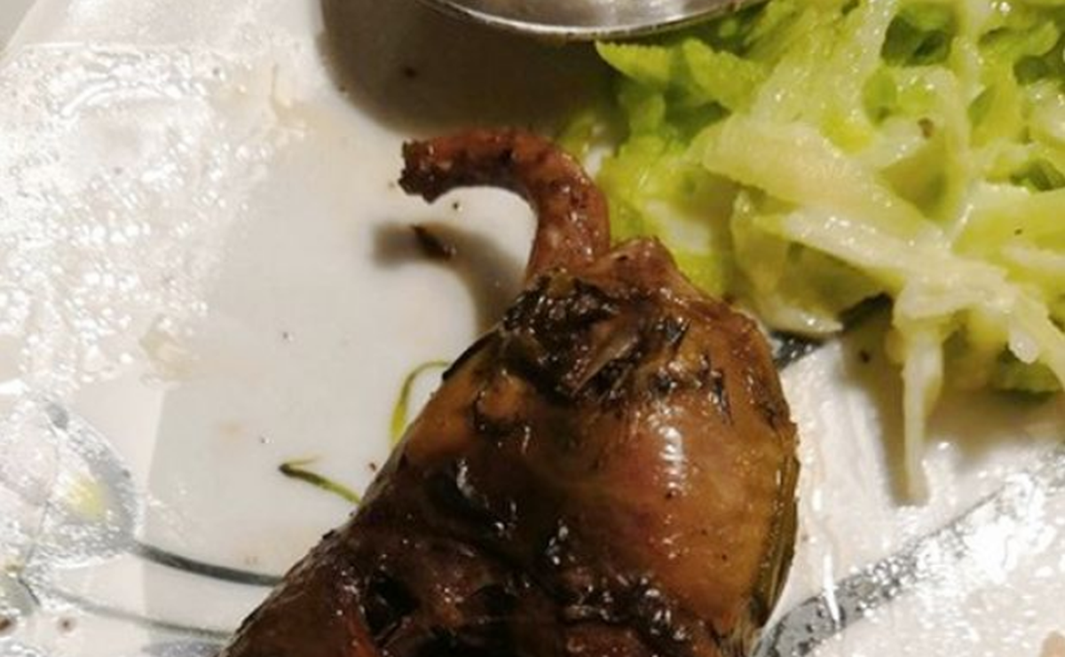 Poslužili joj čudno jelo, ekipa je savjetuje da ne jede: "Izgleda kao ...