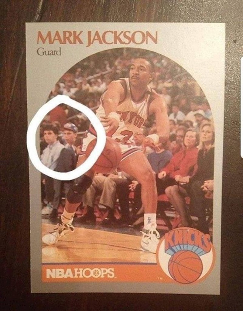 Znate tko se nalazi u pozadini na staroj NBA sličici? Priča je jeziva ...